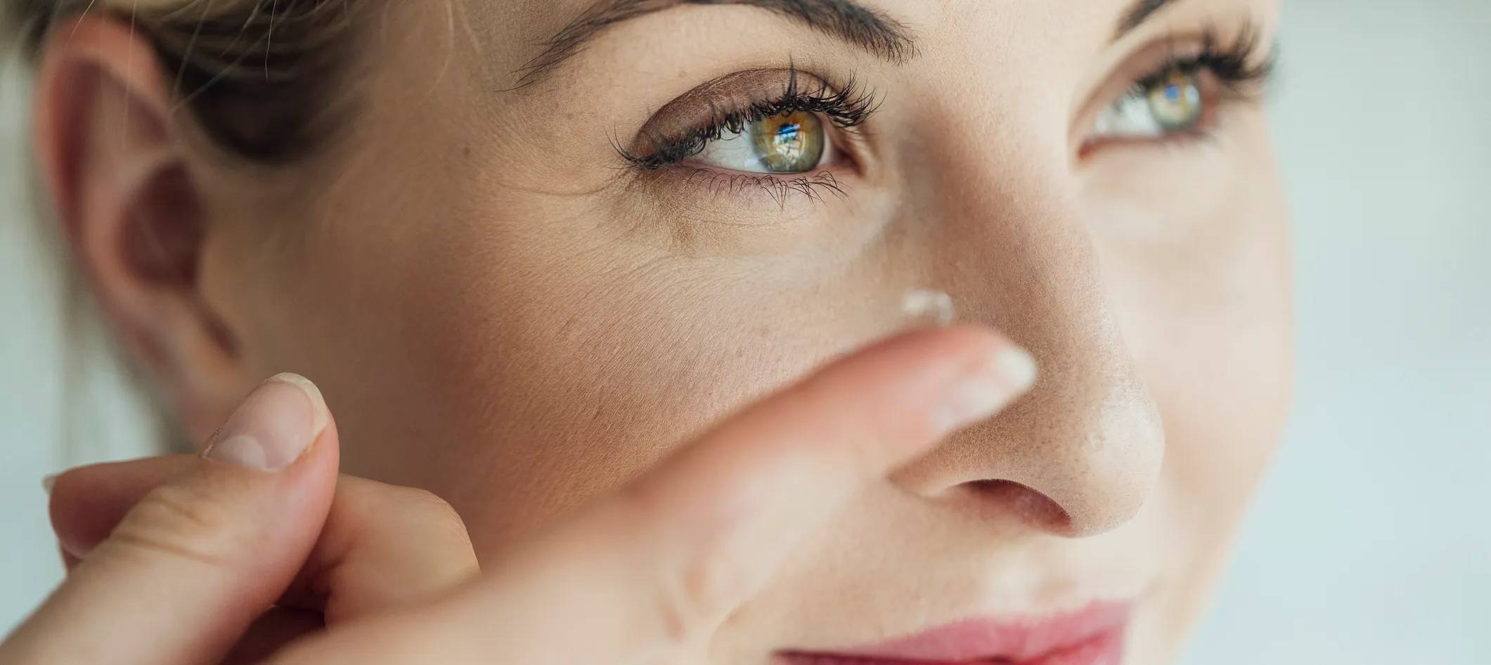 Dünne Haut unter den Augen richtig pflegen | La Roche Posay